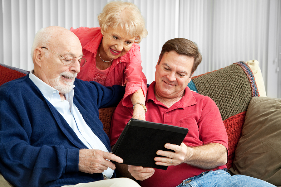 Tips to Help Your Loved One Adjust to a Retirement home